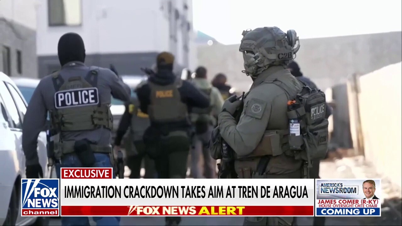 Fact Check: Agents targeted a home while seeking a man involved in a ...