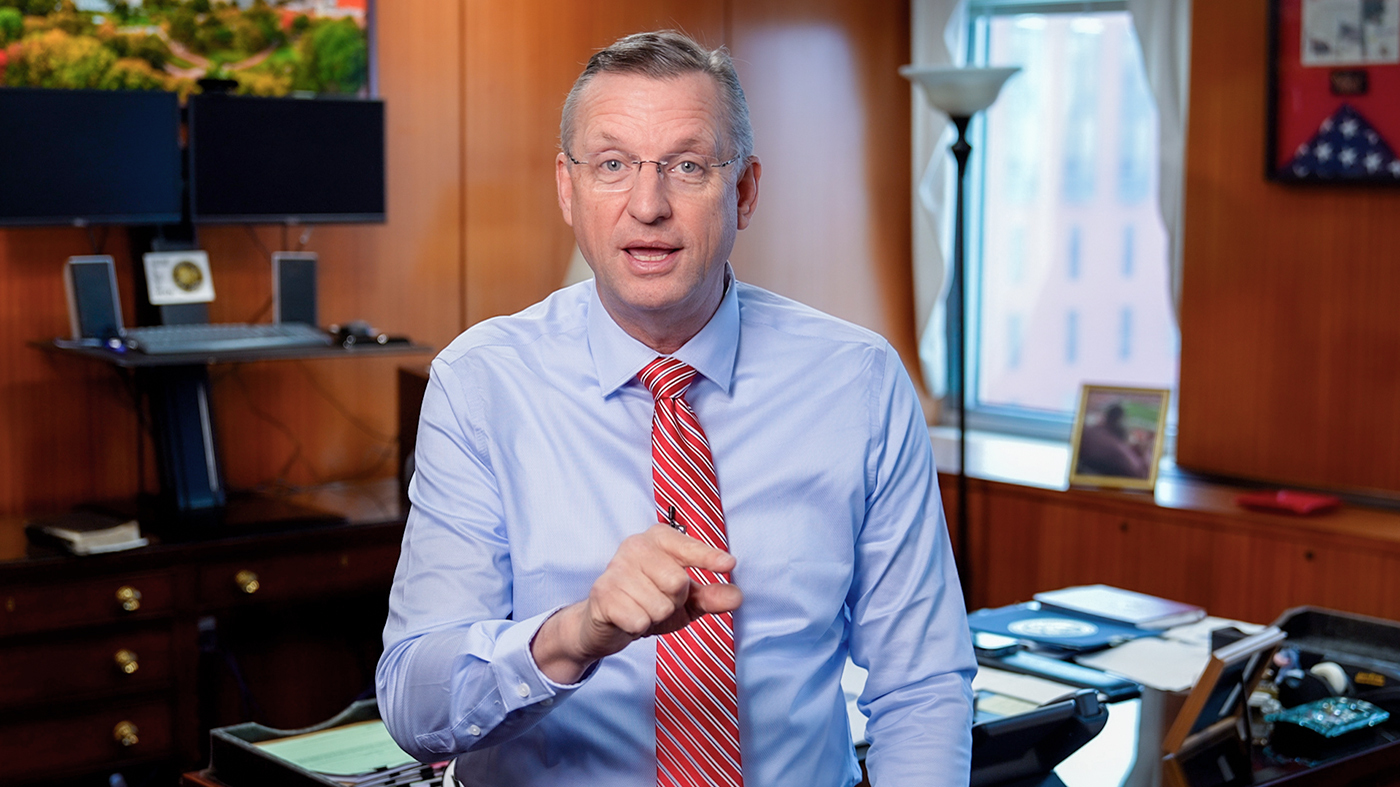 Fact Check: Veteran's PTSD worsened after Trump mocked him and his ...