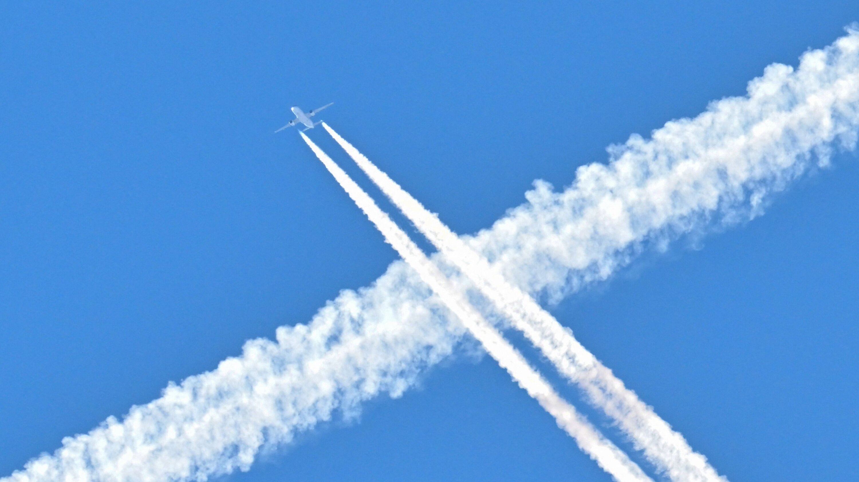 Fact Check: Are chem trails real | TruthOrFake Blog